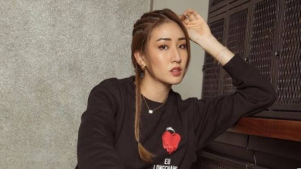 Host and presenter Kimberly Wang stalked by superfan - CNA